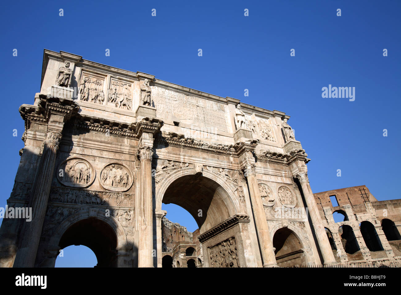 Triumphal arch outside roman city hi-res stock photography and images ...