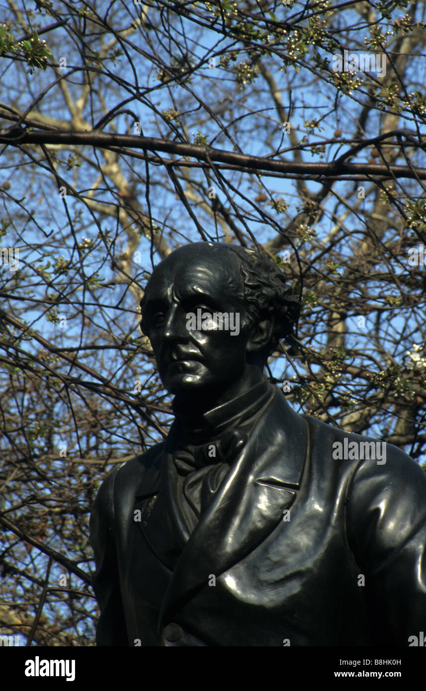 In victoria embankment gardens sculptor thomas woolner hi-res stock ...