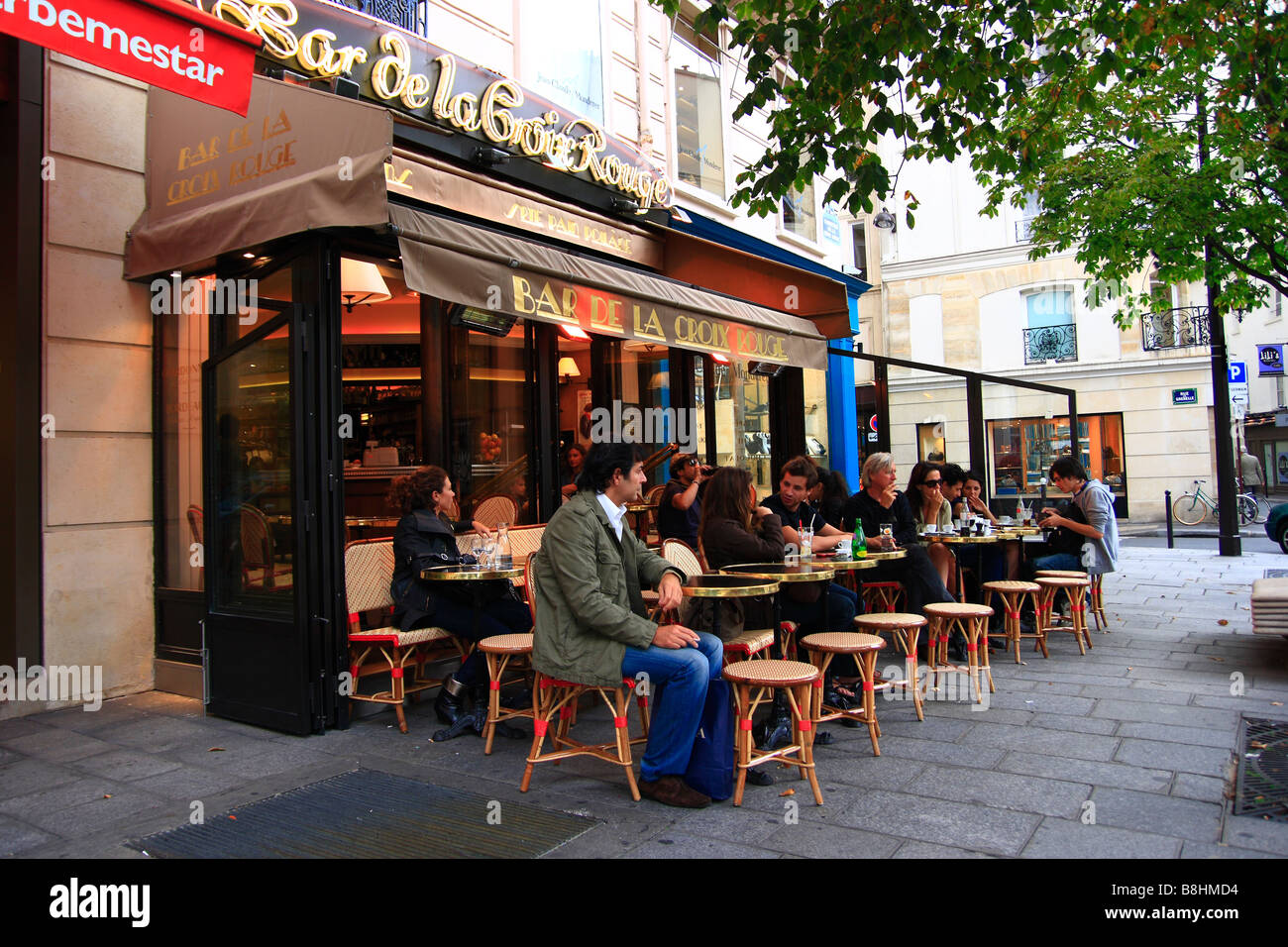 Paris cafe hi-res stock photography and images - Alamy