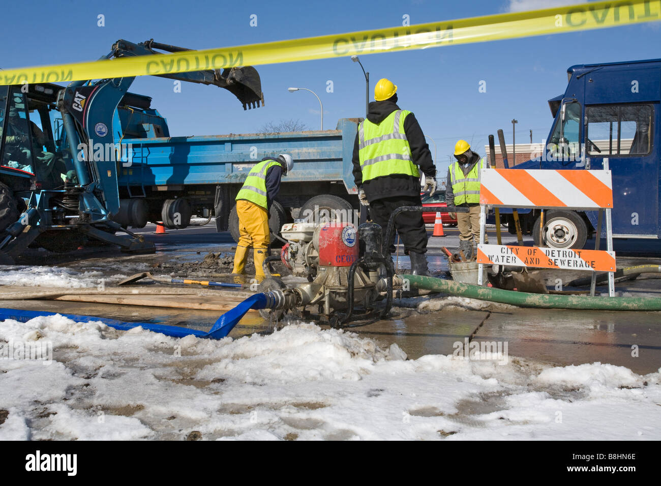 Detroit Michigan City workers repair a break in a water main Stock ...