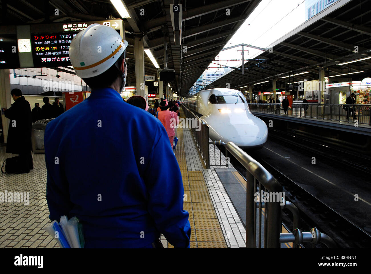 Shinkansen uniform hi-res stock photography and images - Alamy