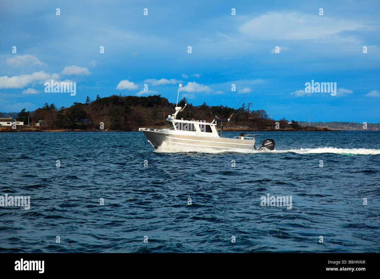 Speeding cruise boat hi-res stock photography and images - Alamy