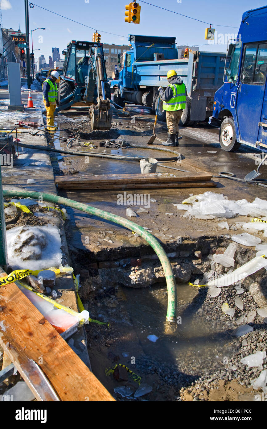 Detroit Michigan City workers repair a break in a water main Stock ...