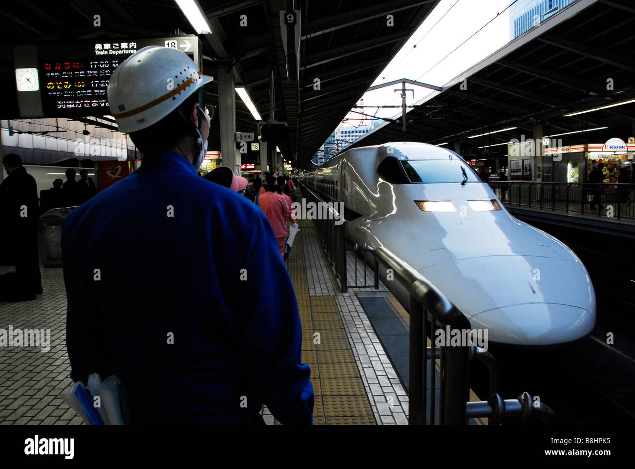 Shinkansen uniform hi-res stock photography and images - Alamy