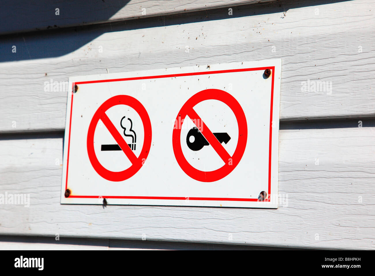 No smoking sign bar hi-res stock photography and images - Alamy