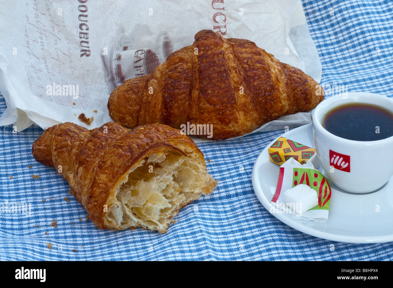 French cafe croissants hi-res stock photography and images - Alamy