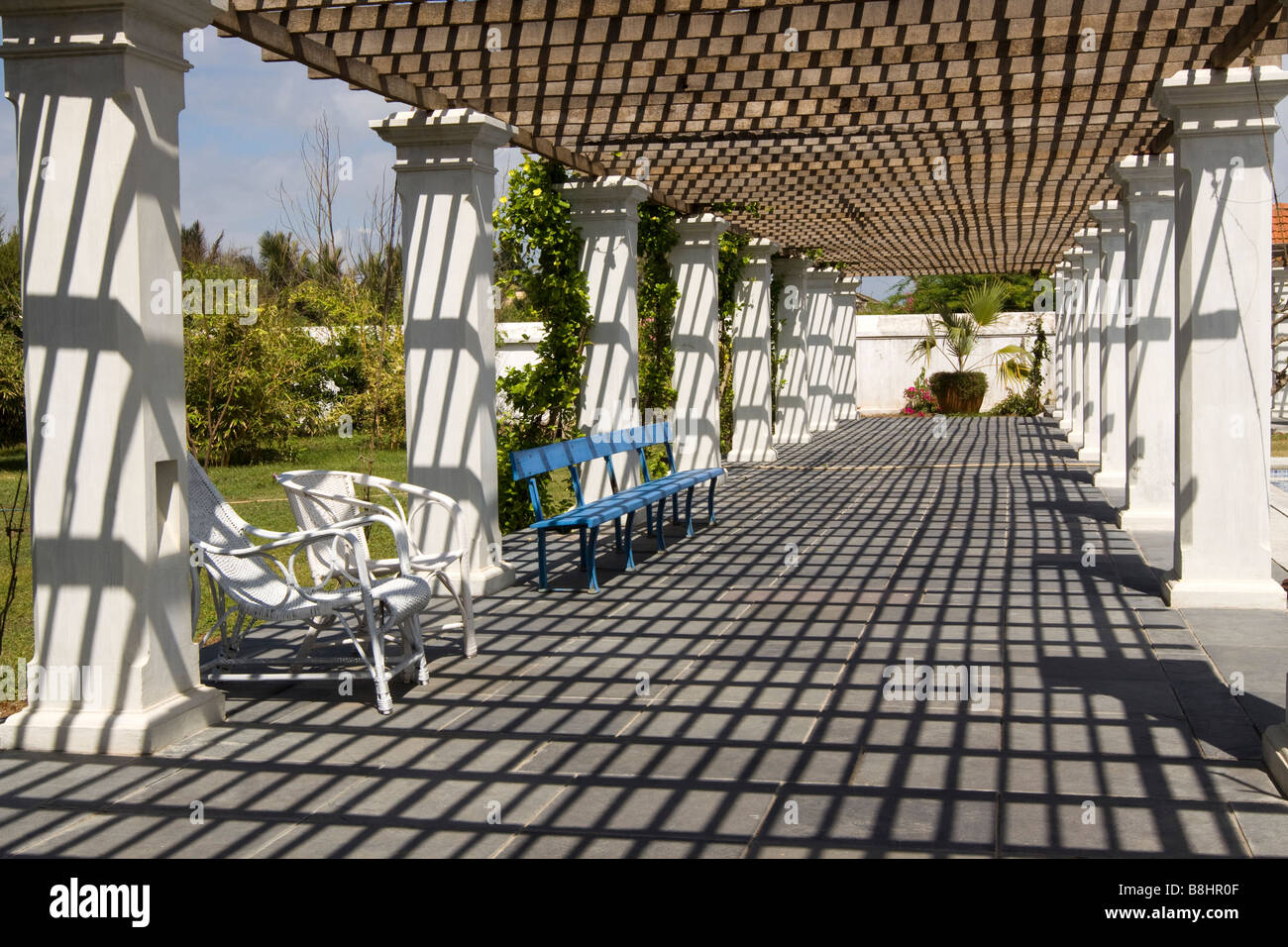 India bungalow exterior hi-res stock photography and images - Alamy