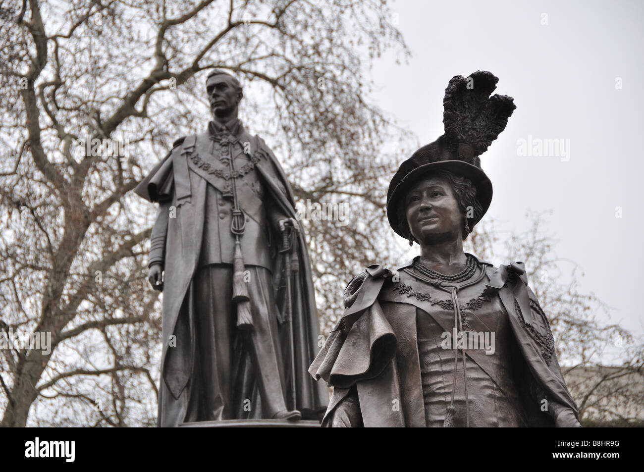 Queen Elizabeth the Queen Mother Statue with the Statue of her Husband ...