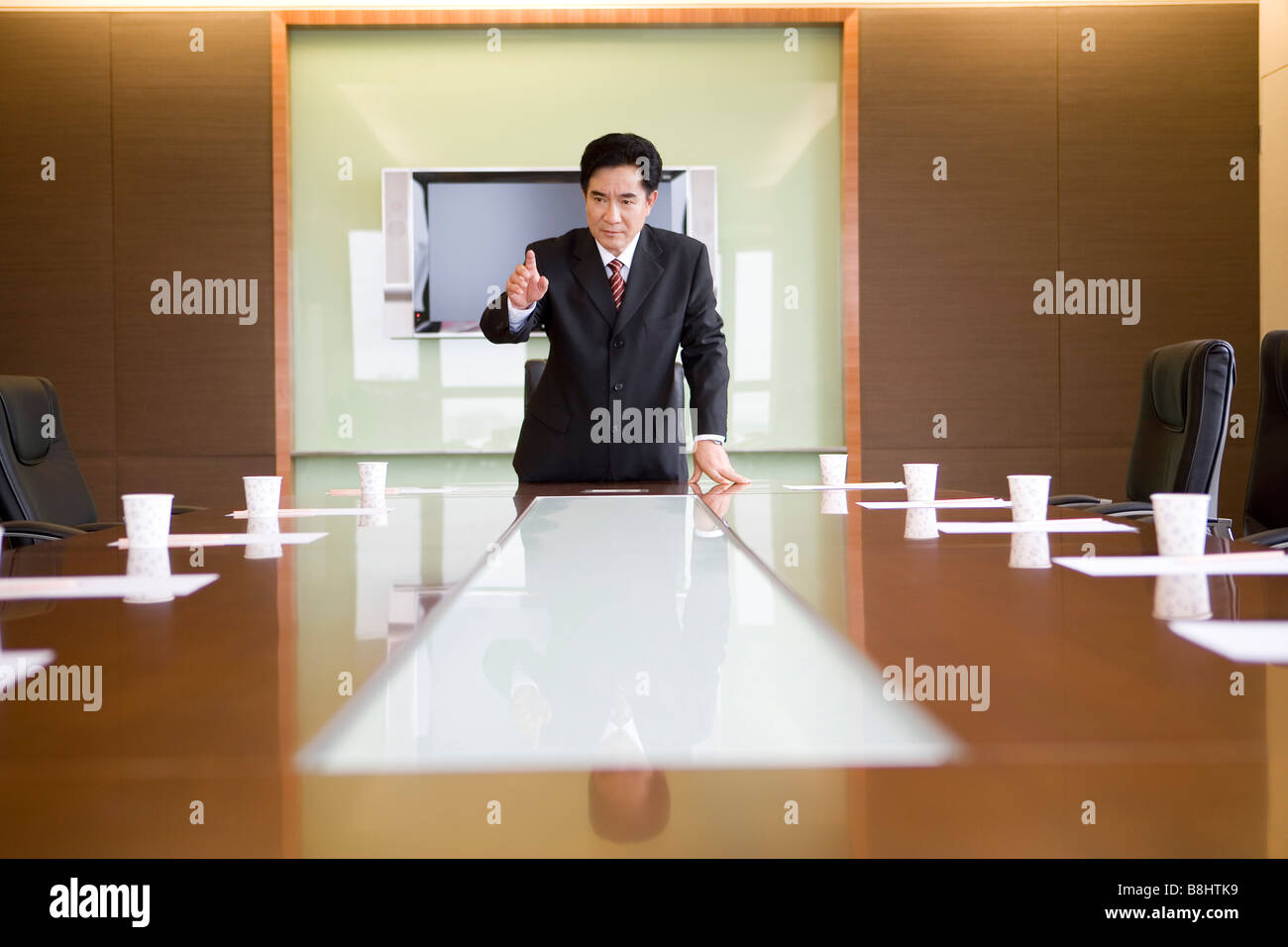 Asian men board room hi-res stock photography and images - Alamy