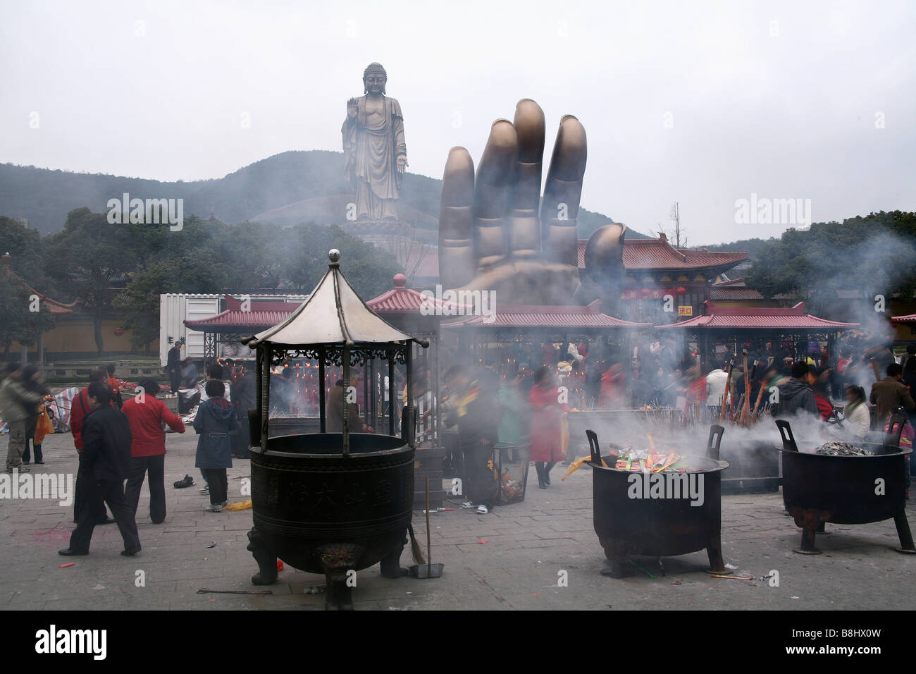 Statue leshan giant buddha temple hi-res stock photography and images ...