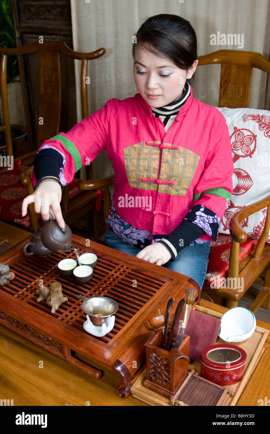 Chinese tea house serving hi-res stock photography and images - Alamy