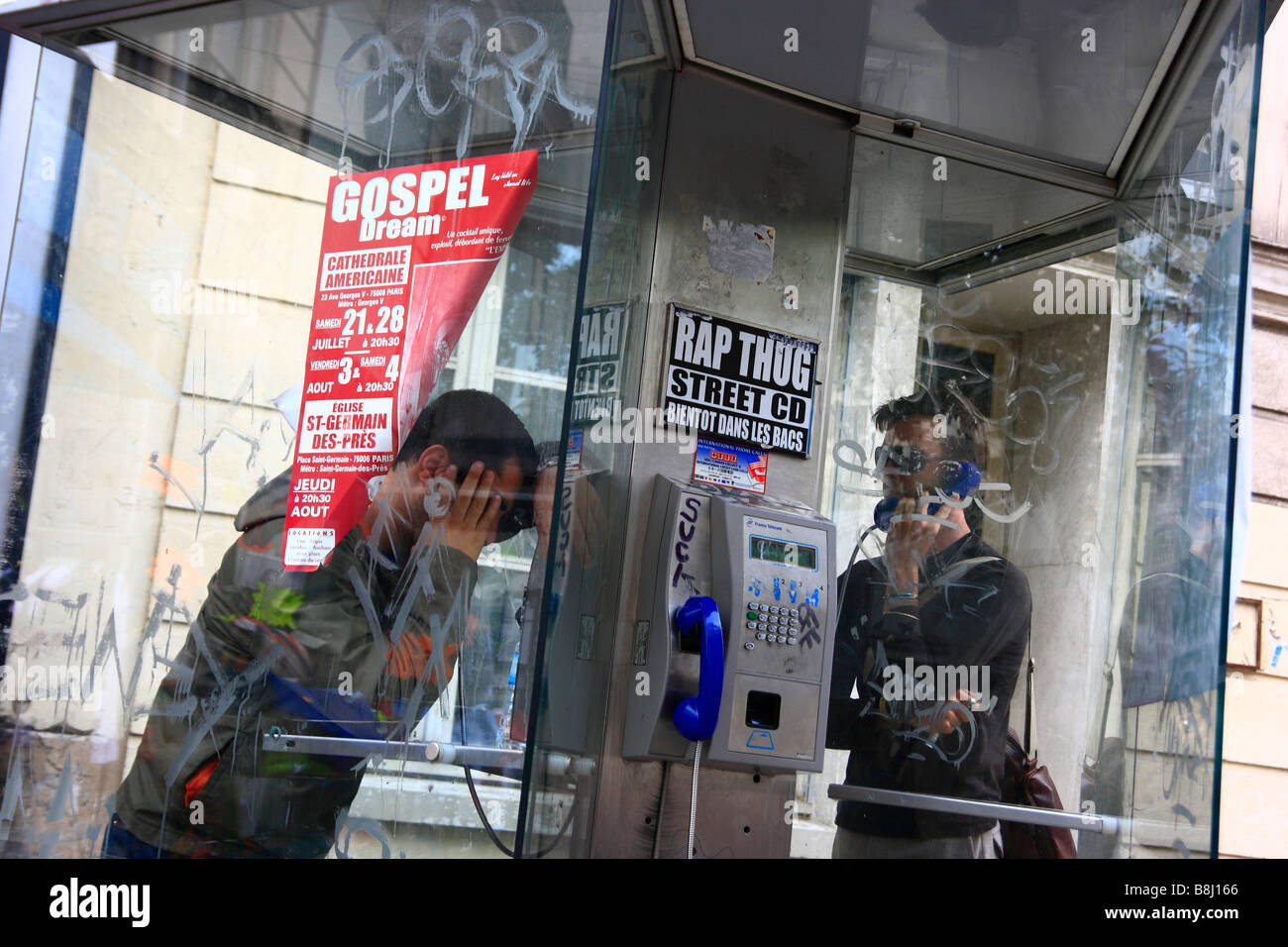 Phone booth france hi-res stock photography and images - Alamy