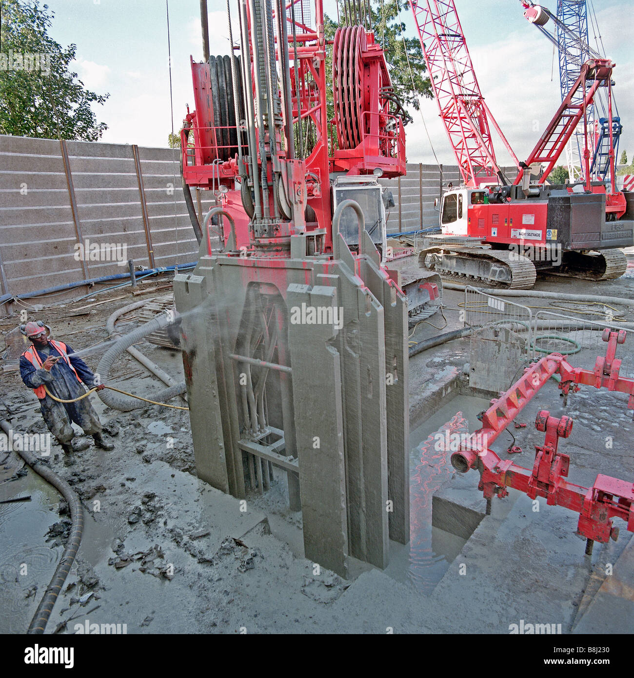 Contractor prepares giant Hydrofraise cutter to excavate underground ...