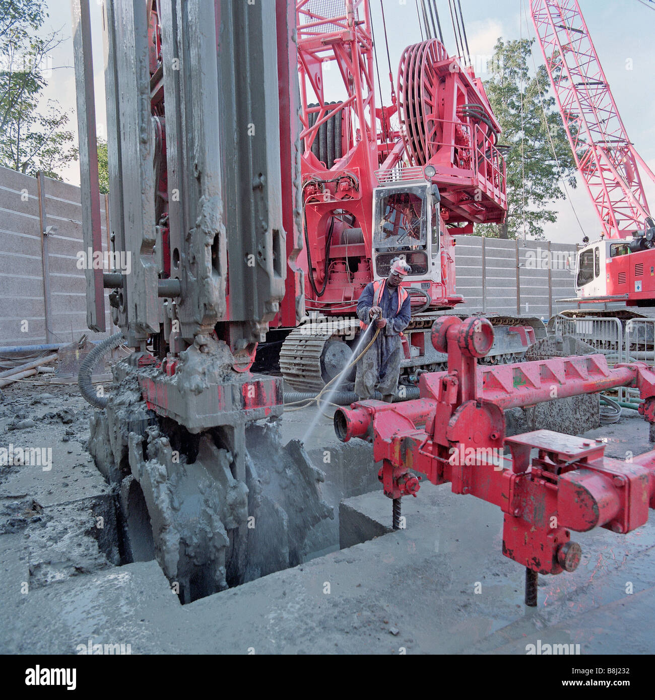 Contractor prepares giant Hydrofraise cutter to excavate underground ...