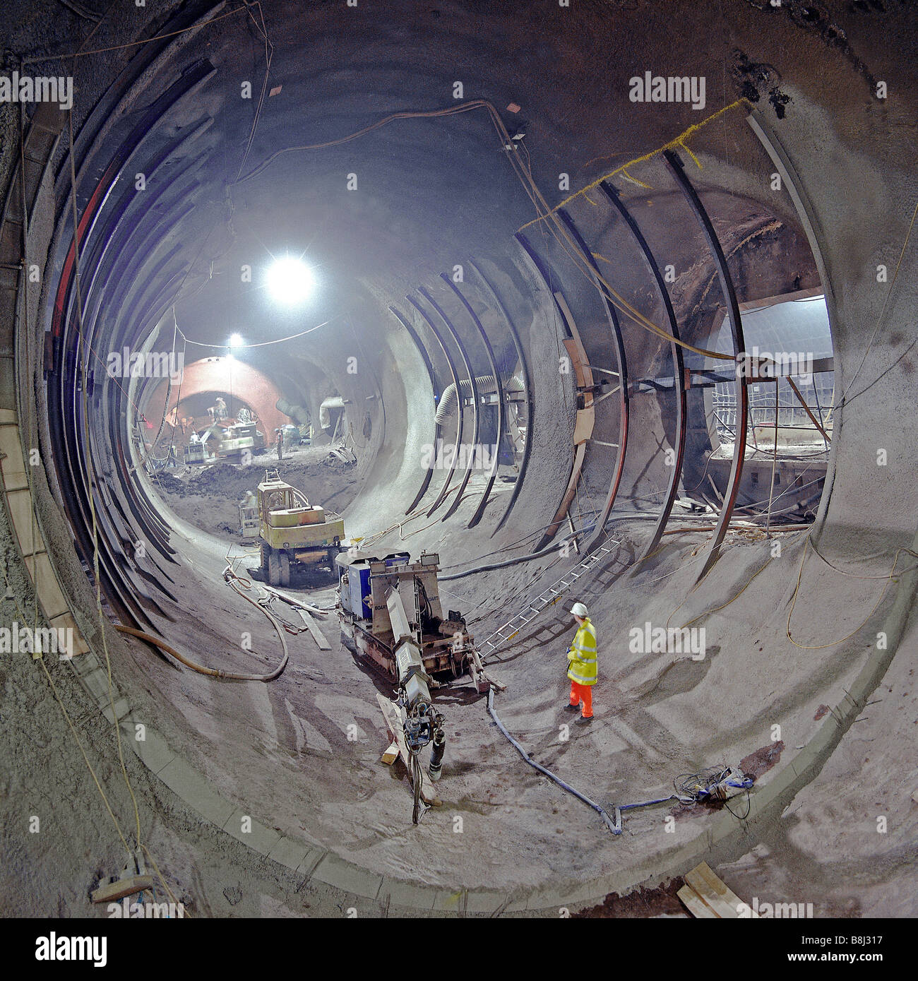 Boring tunnel london underground hi-res stock photography and images ...
