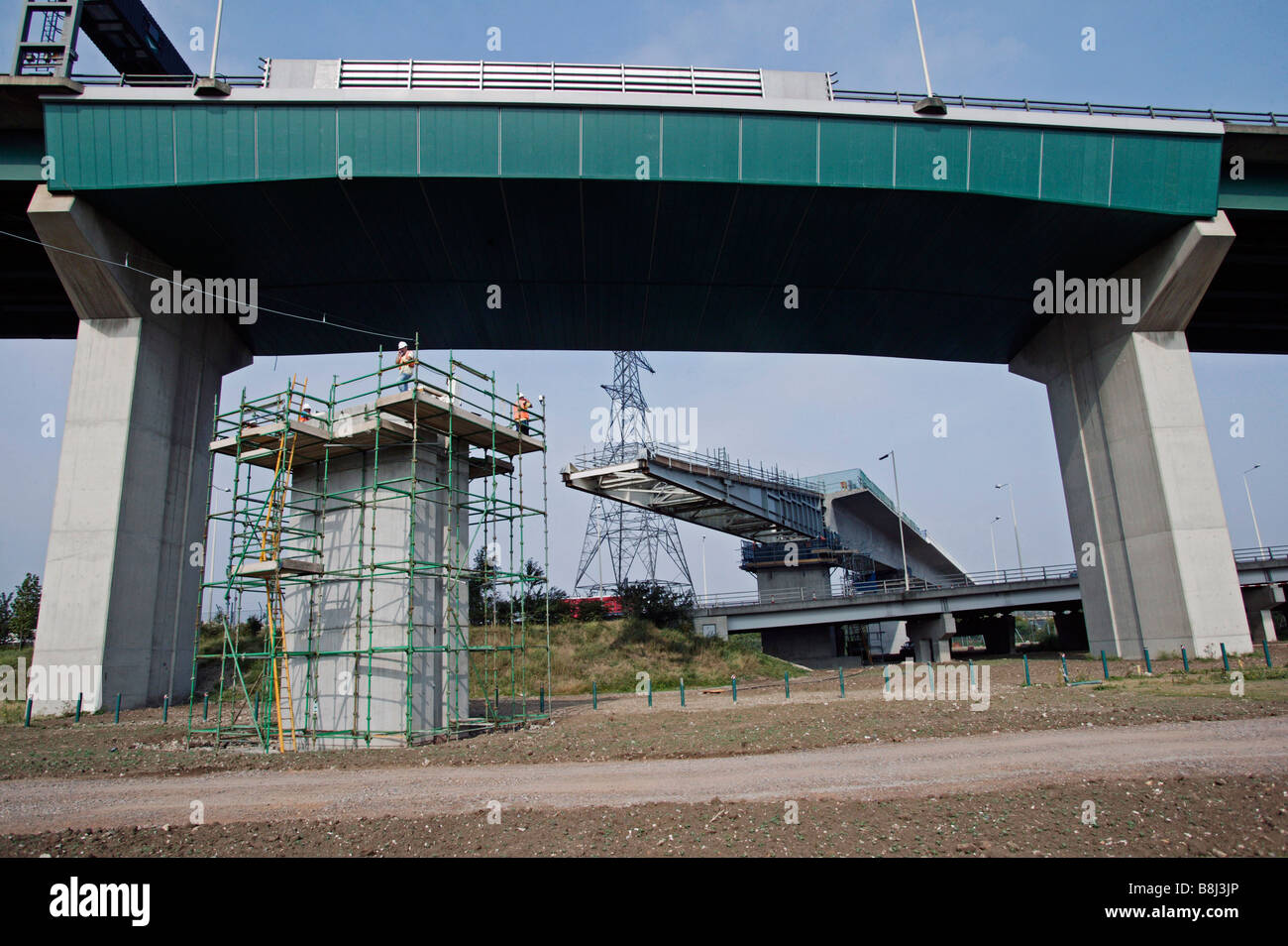 Incrementally launched Thurrock Viaduct pushed under the M25 motorway ...