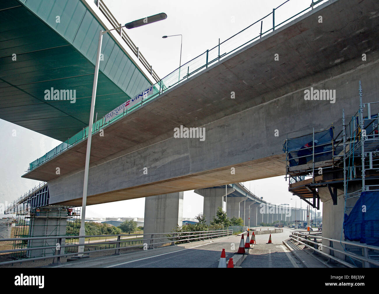 Incrementally launched Thurrock Viaduct pushed under the M25 motorway ...