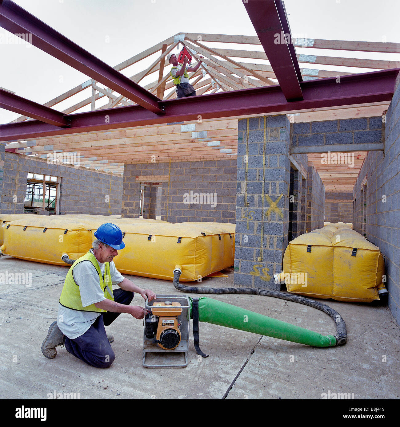 Fall protection construction High Resolution Stock Photography and ...