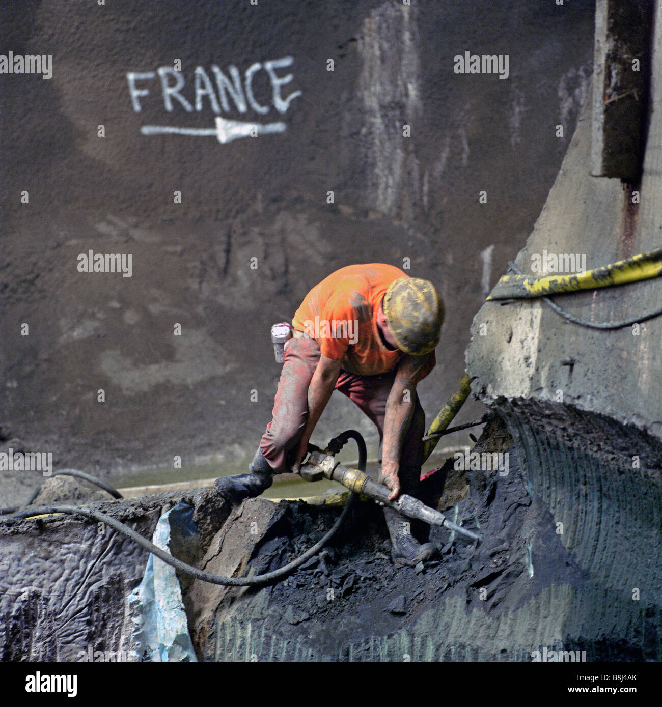 Channel Tunnel contractor trimming excavation with hydraulic air spade ...