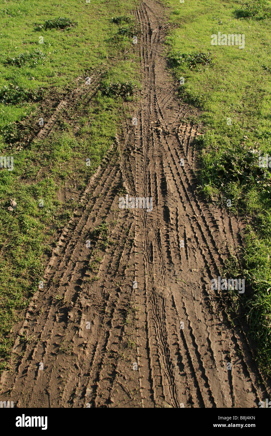 Tyre tracks crossing in mud hi-res stock photography and images - Alamy