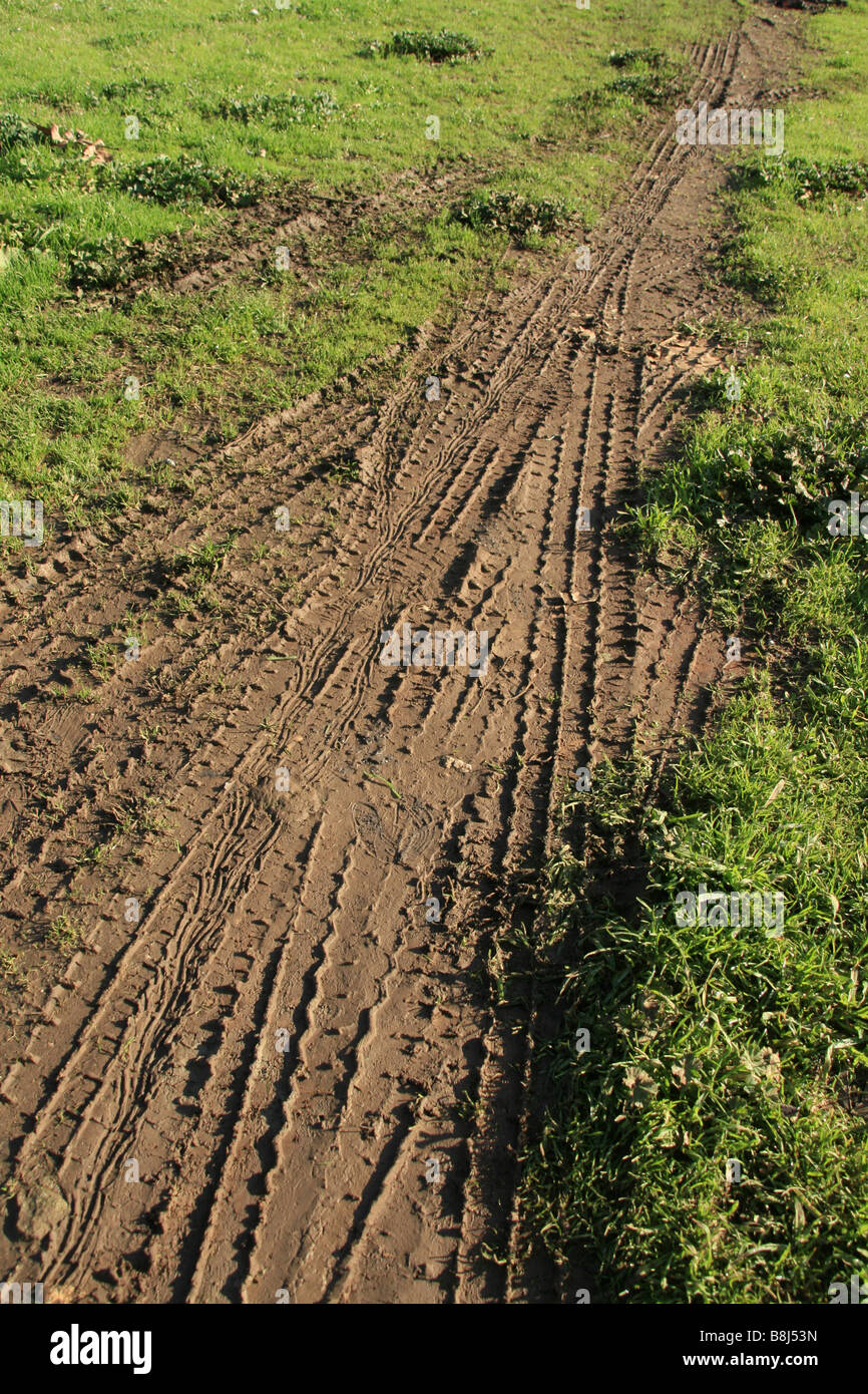 Bike tyre tracks hi-res stock photography and images - Alamy