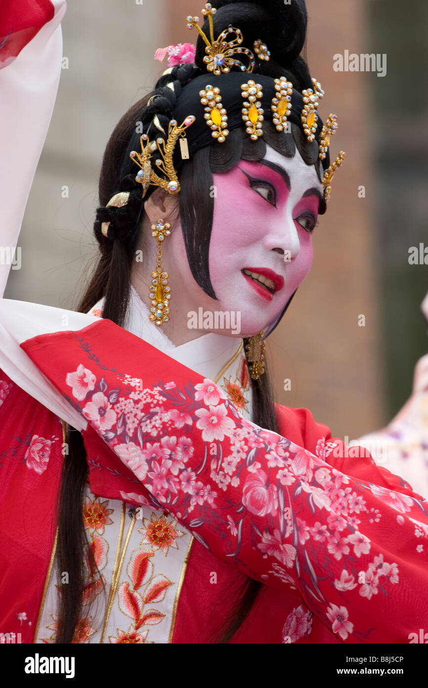 Chinese opera actor face Stock Photo - Alamy