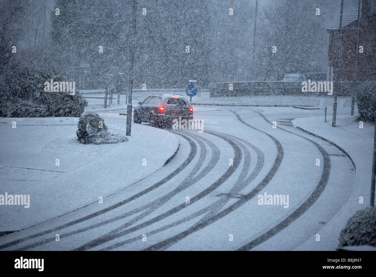 Snow falling on a housing estate in Redditch, Worcestershire, UK Stock ...