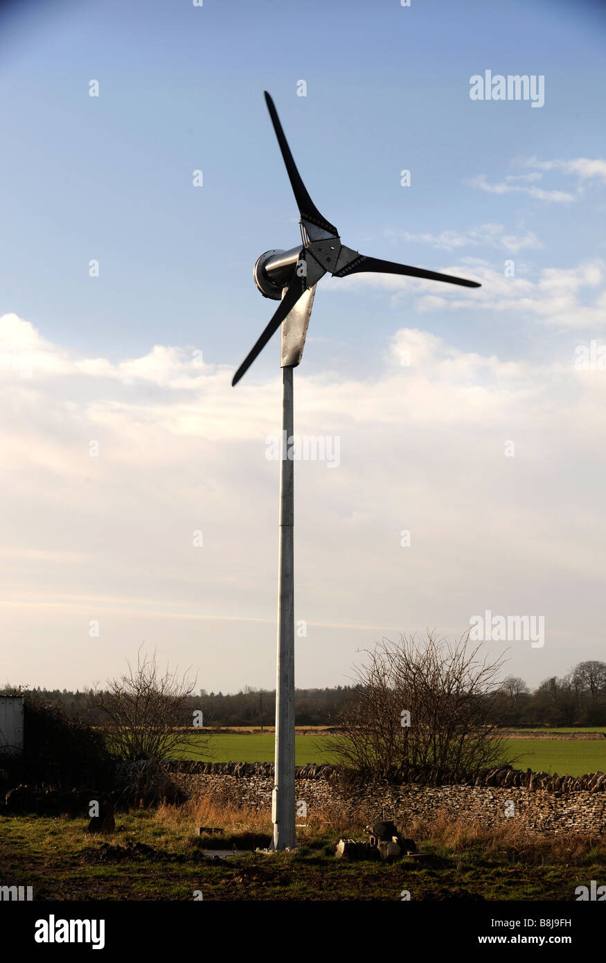 A WIND TURBINE POWERING AN ECO FRIENDLY HOUSE OXFORDSHIRE UK Stock ...
