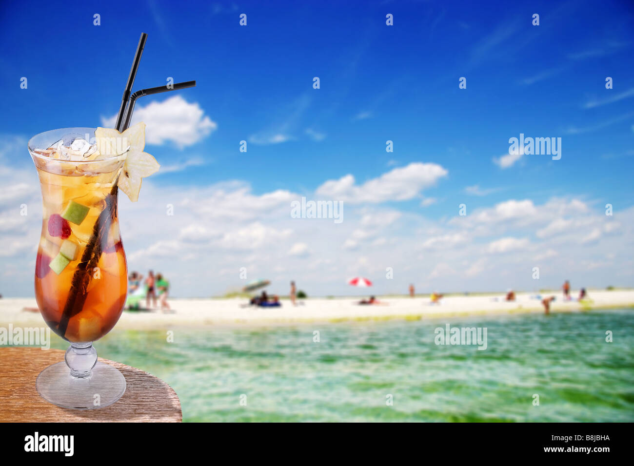 Cocktail on a beach Stock Photo - Alamy
