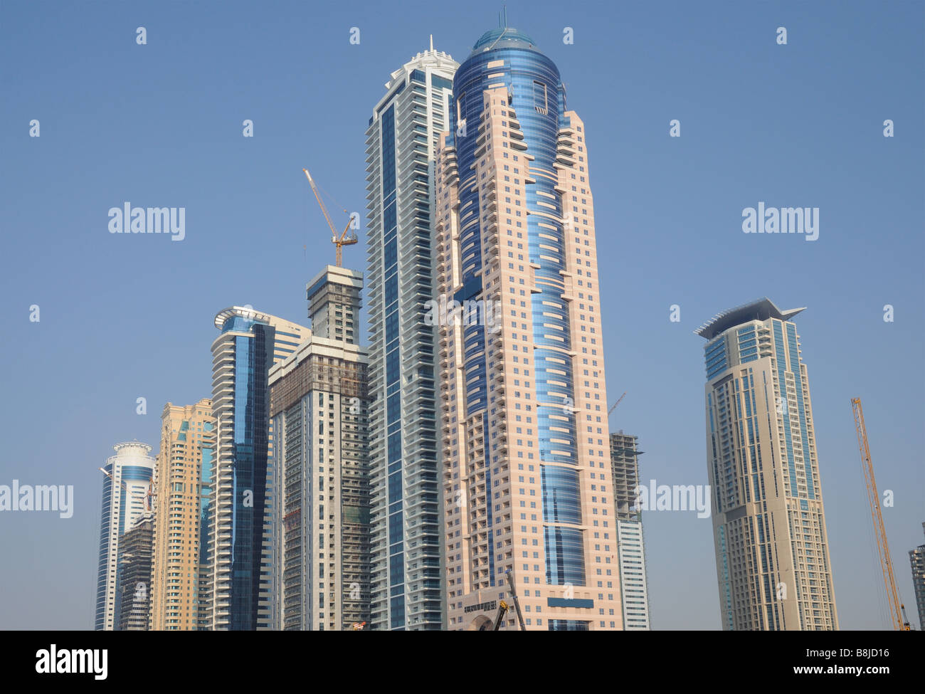 Uae skyscrapers hi-res stock photography and images - Alamy