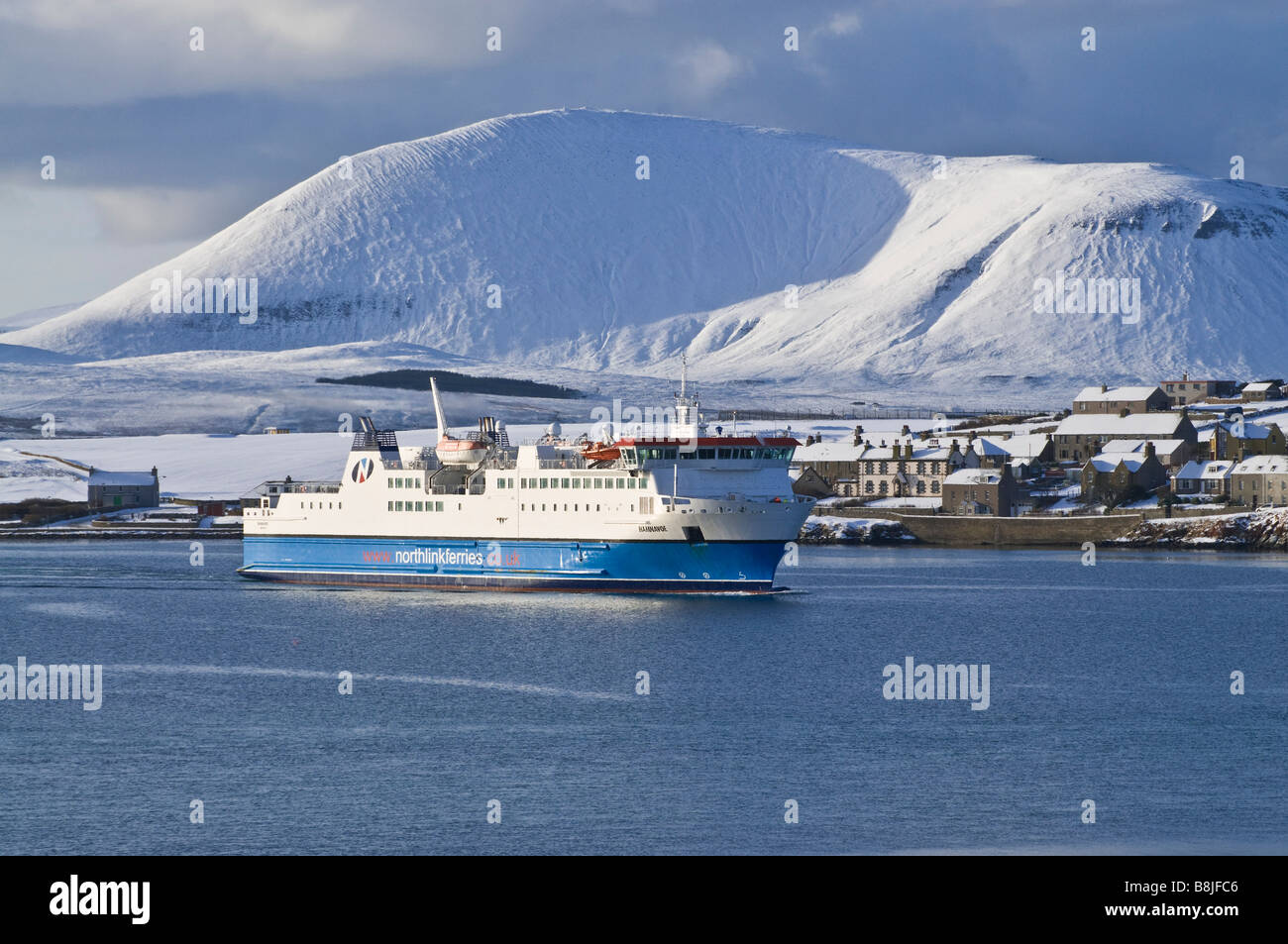 dh Northlink ferries boat STROMNESS HARBOUR ORKNEY MV Hamnavoe roro ...