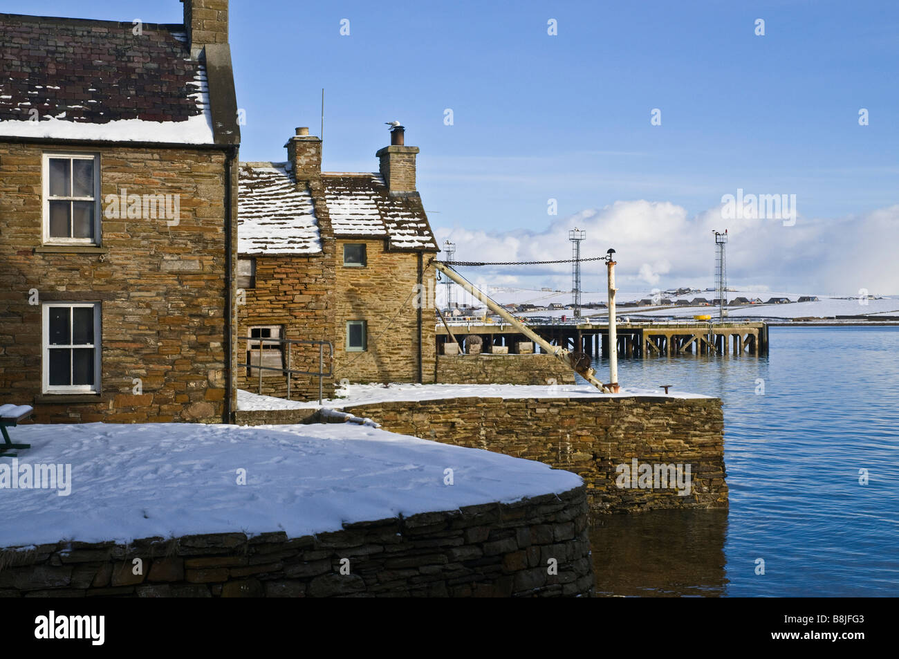 dh STROMNESS ORKNEY Waterfront quayside houses Hamnavoe Harbour Stock ...