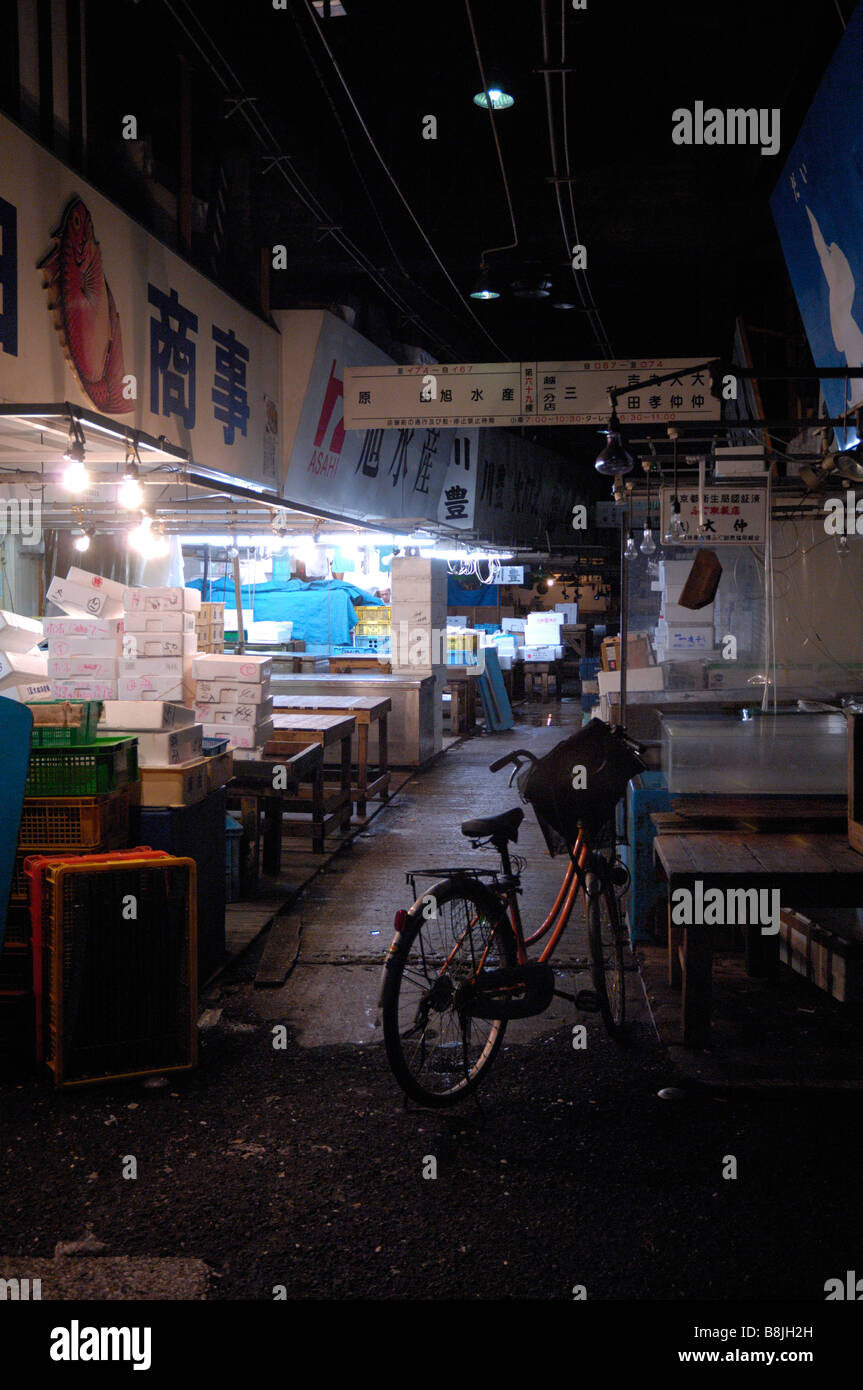 Empty fish market hi-res stock photography and images - Alamy
