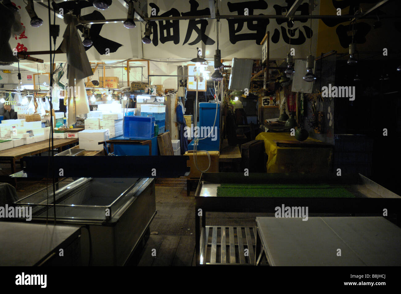 Empty fish market hi-res stock photography and images - Alamy