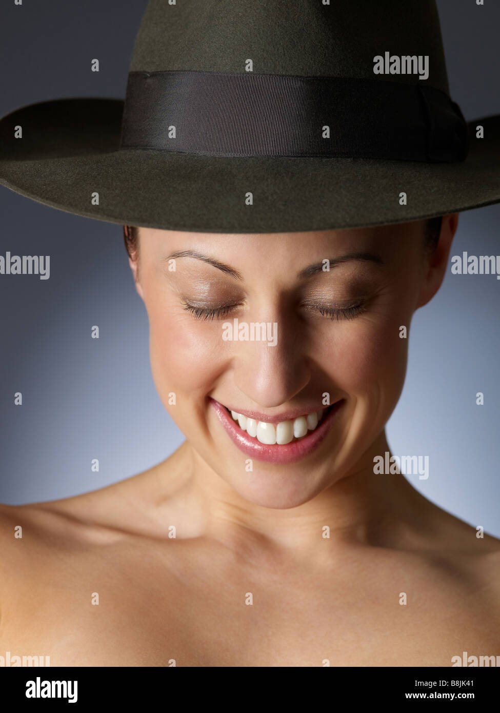 Female model wearing a grey trilby Stock Photo - Alamy