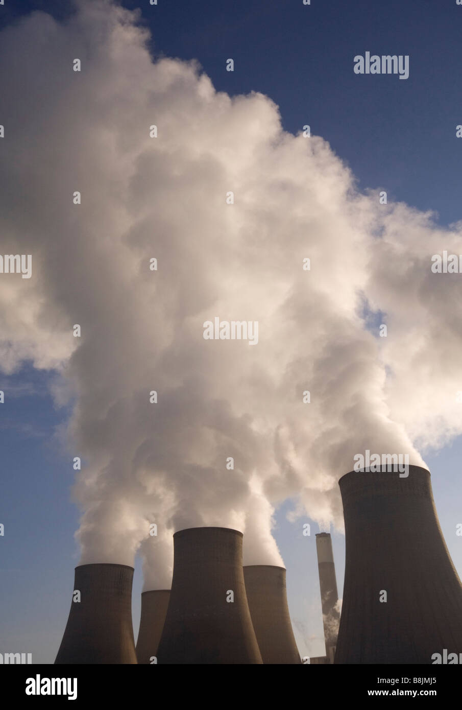 POWER STATION COOLING TOWERS AND MASSIVE CLOUDS OF STEAM Stock Photo ...