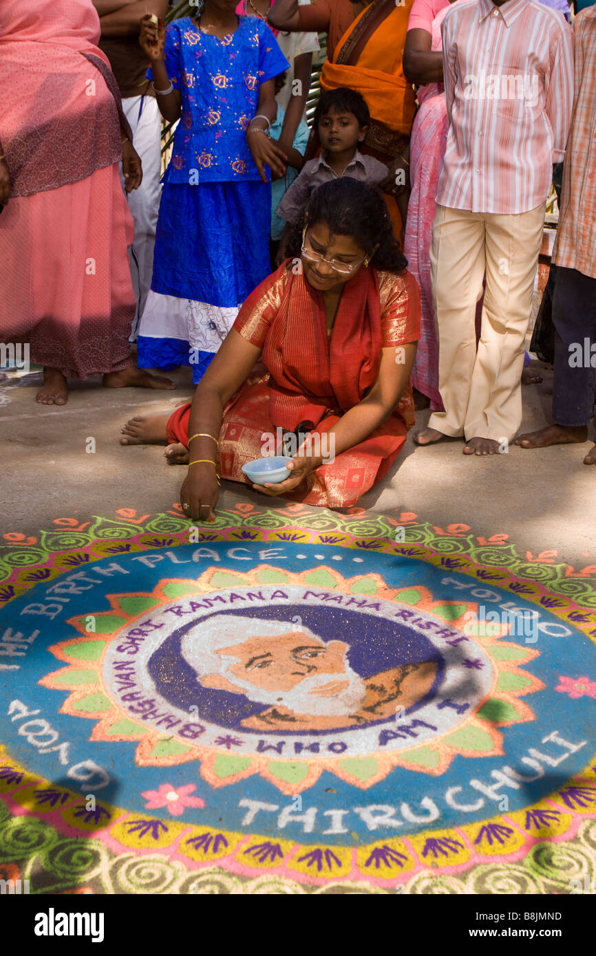 Kolam rangoli hi-res stock photography and images - Alamy