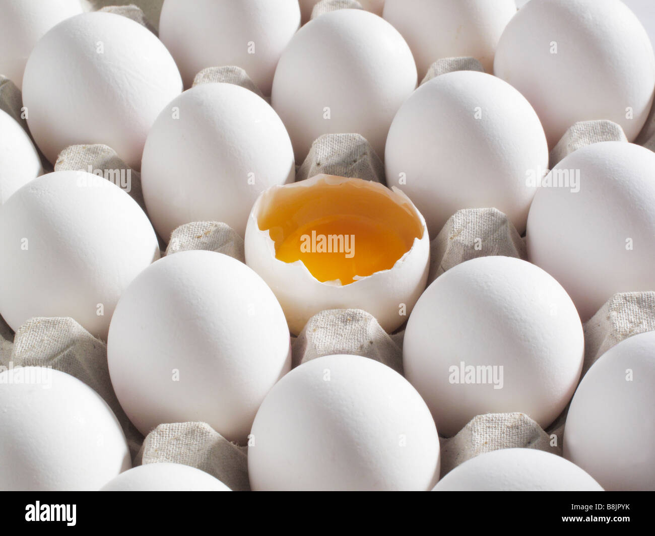 Eggs in egg box Stock Photo - Alamy