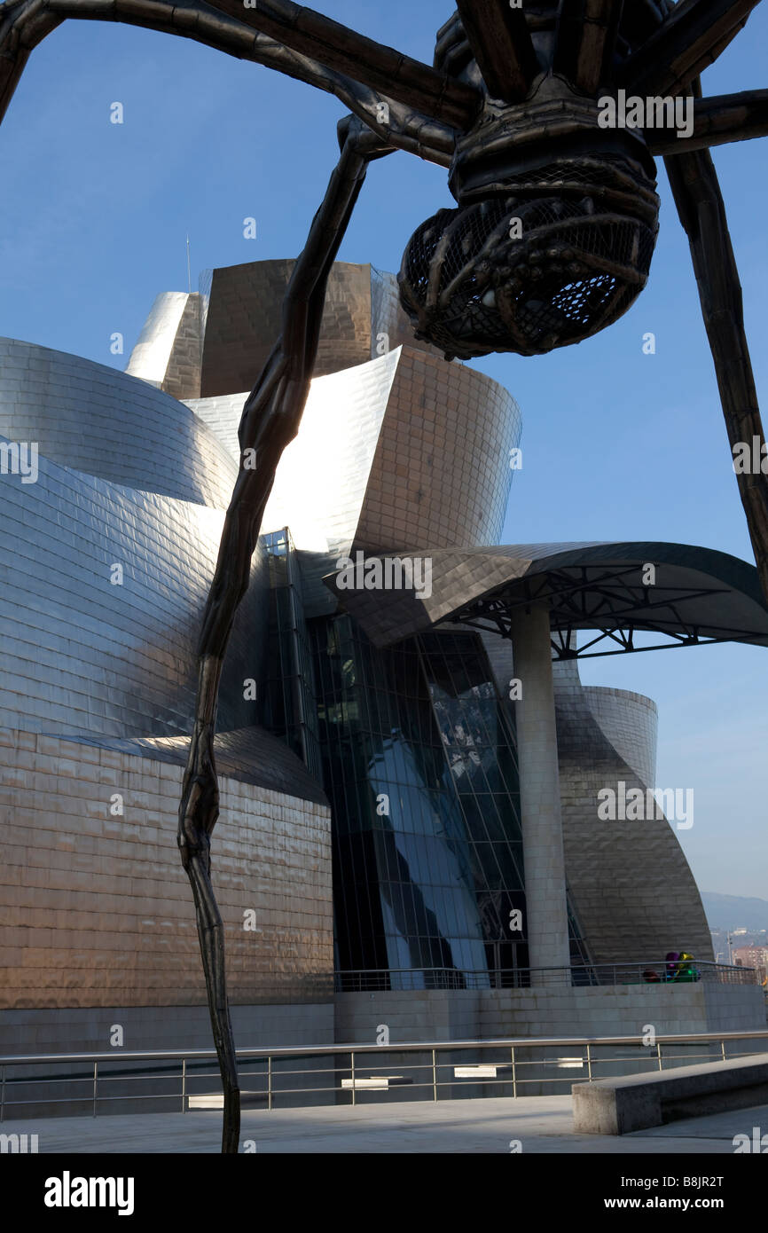 Maman, by Louise Bourgeois, Spider sculpture at Frank Gehry's ...