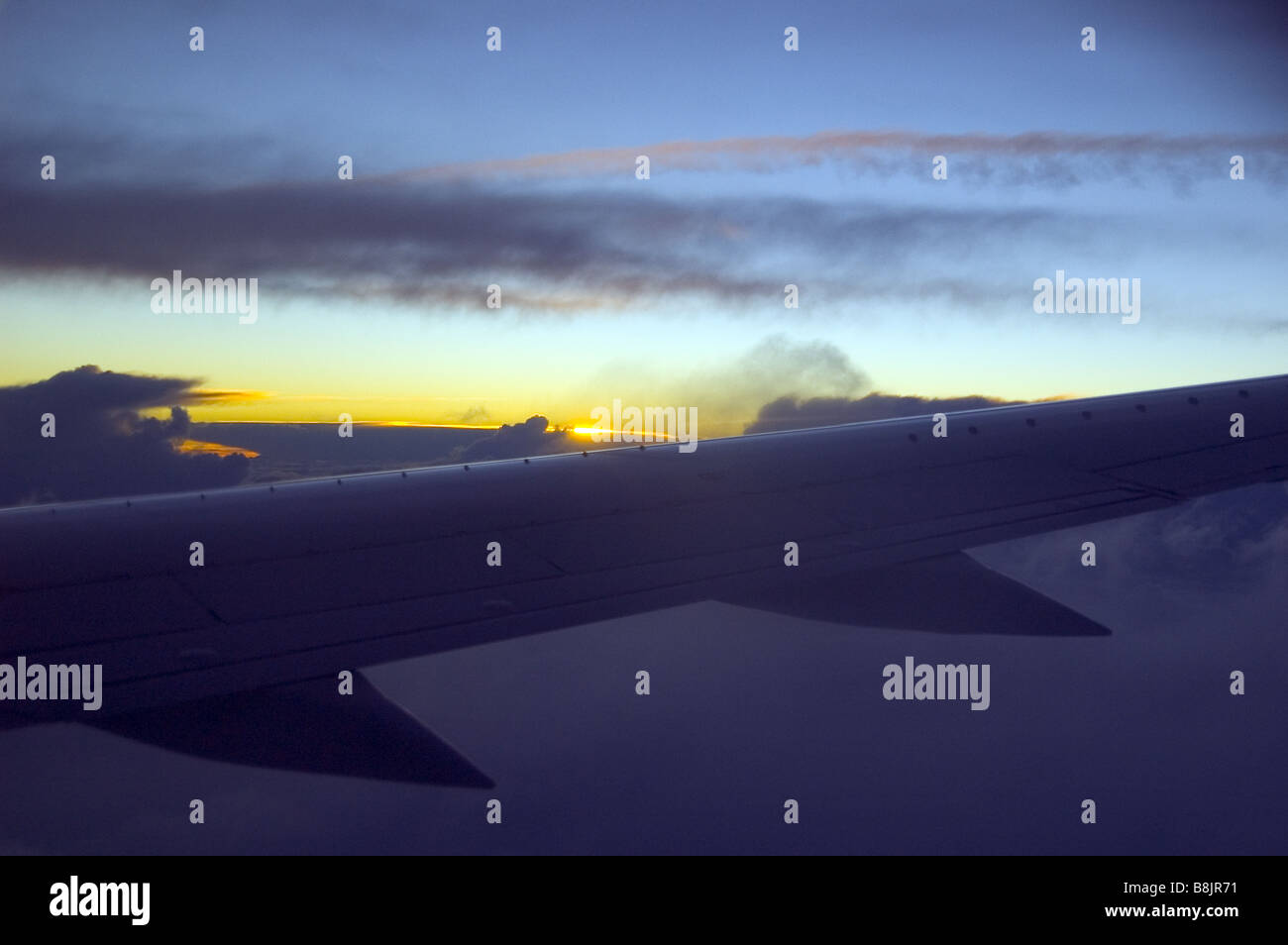 Airplane wing sunset hi-res stock photography and images - Alamy