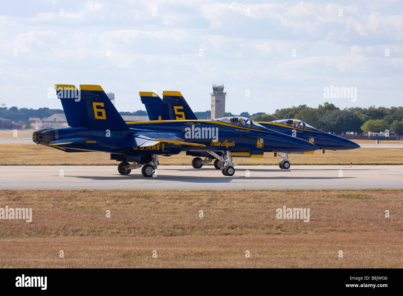 Usn blue angels hi-res stock photography and images - Alamy