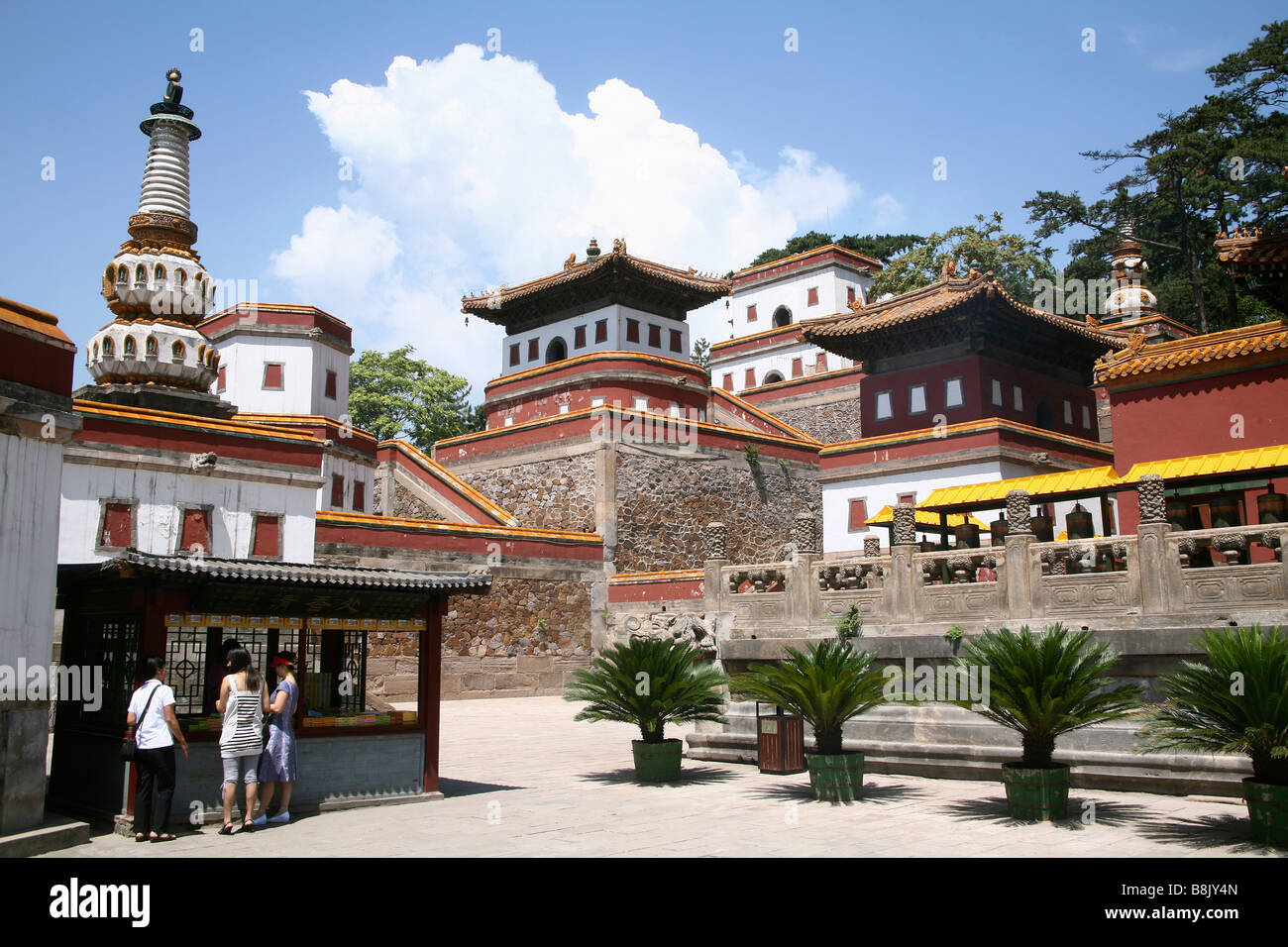 China temple hi-res stock photography and images - Alamy