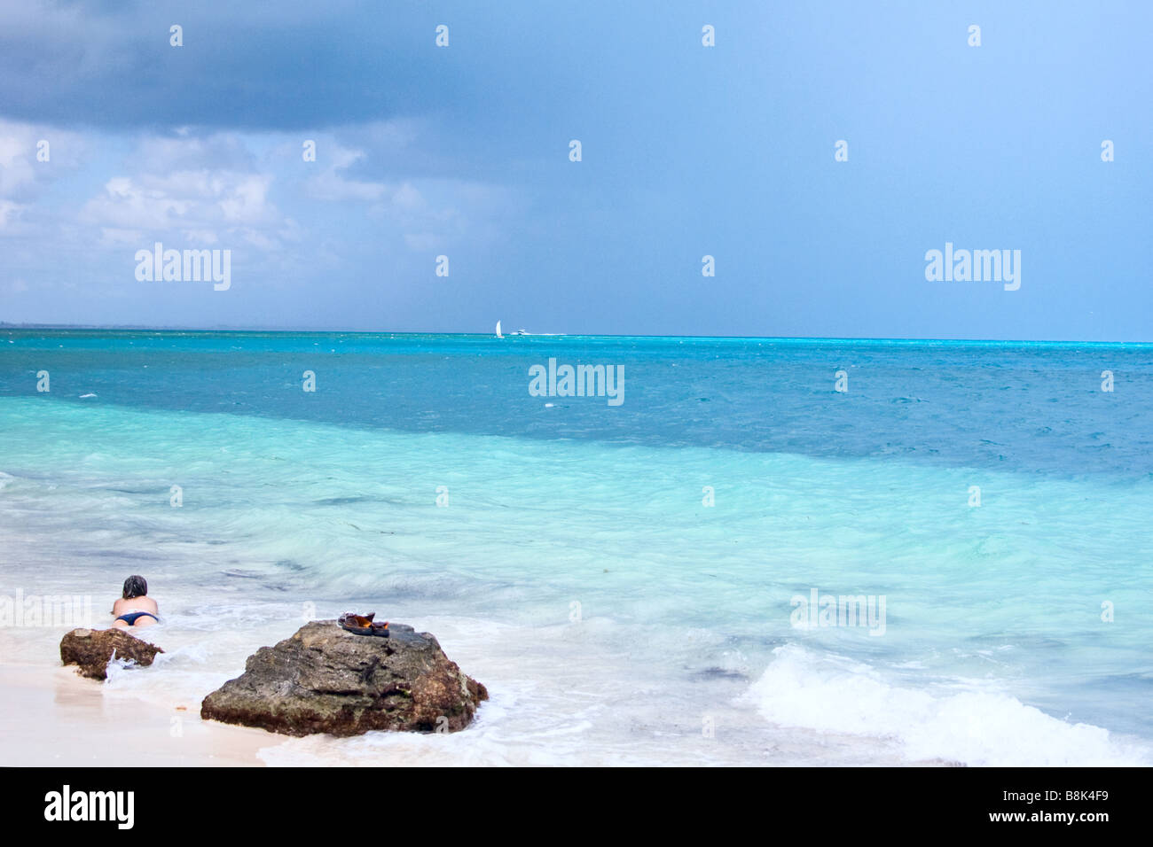 Ocean beach cancun hi-res stock photography and images - Alamy