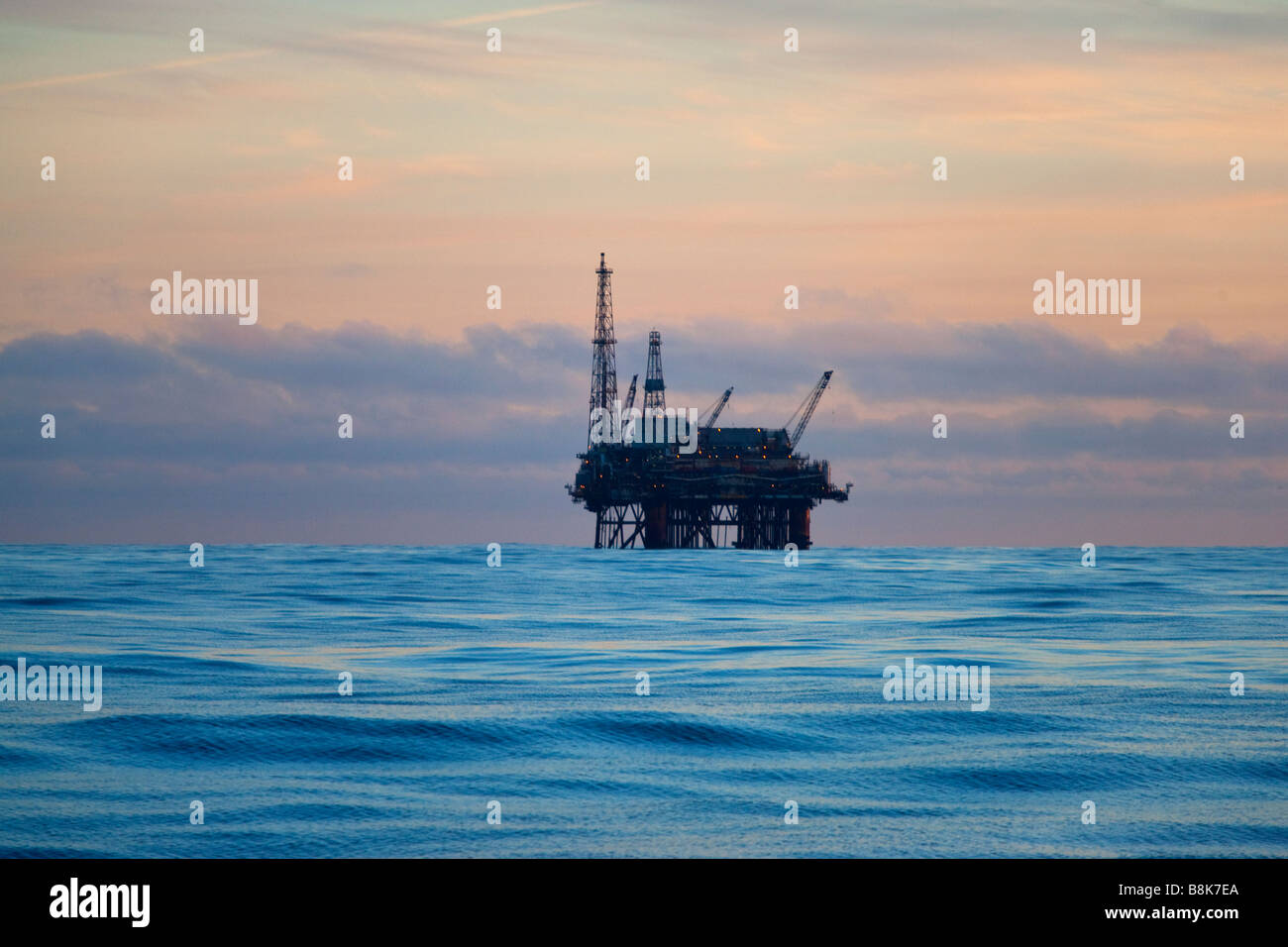 North sea and oil rig hi-res stock photography and images - Alamy