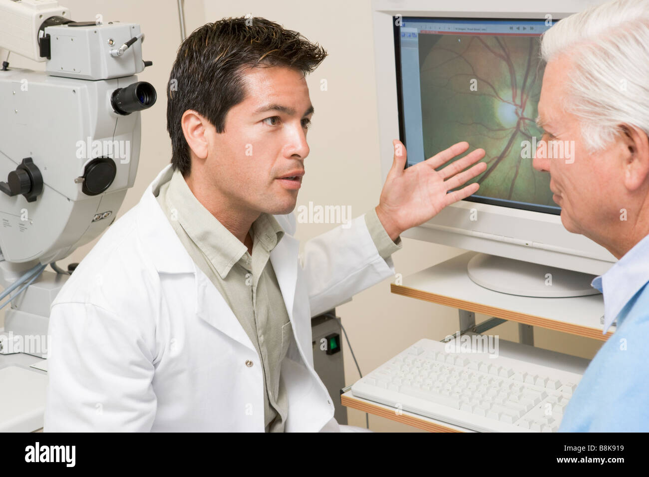 Glaucoma doctor hi-res stock photography and images - Alamy