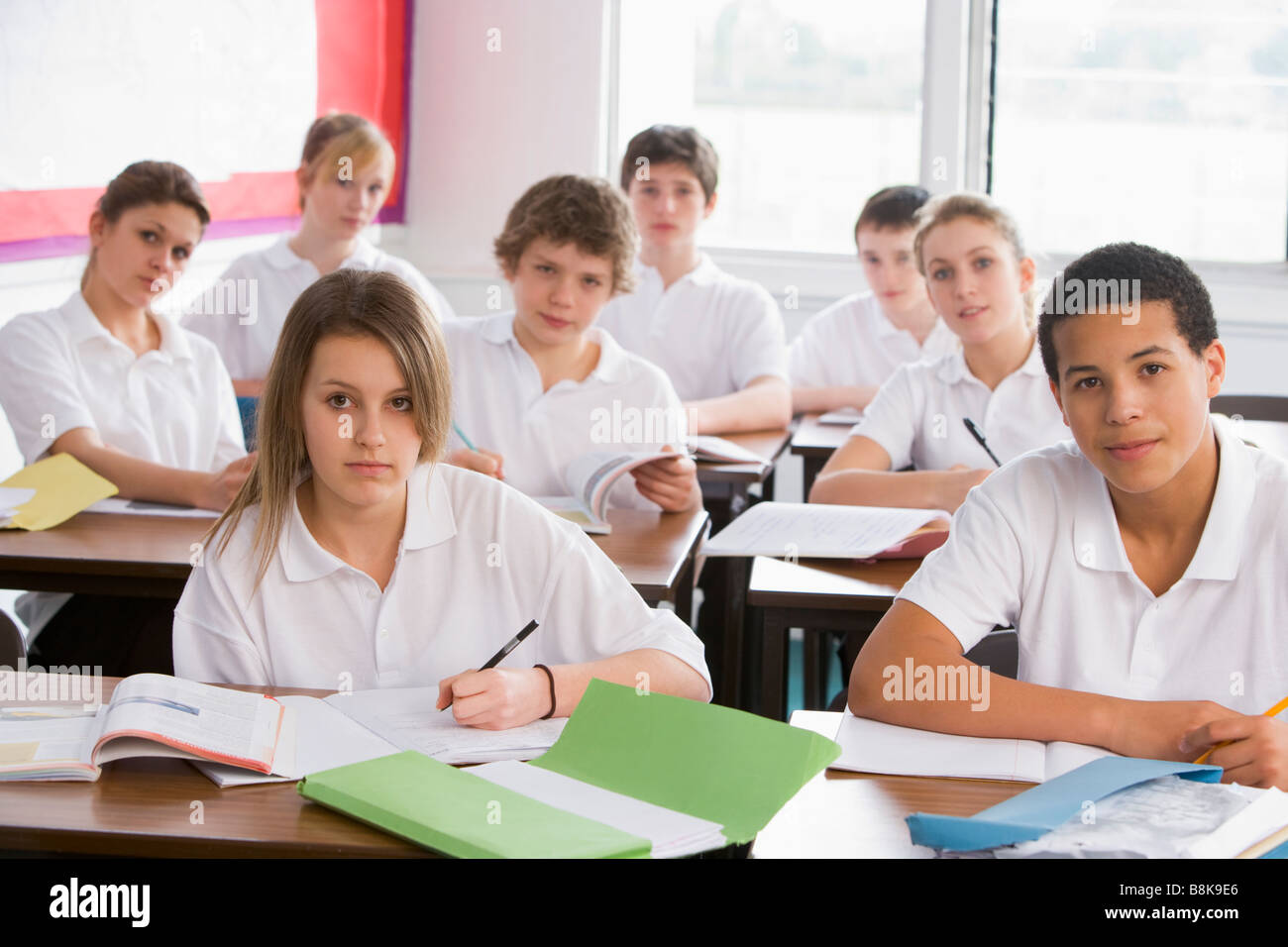 Secondary school uniform girls hi-res stock photography and images - Alamy