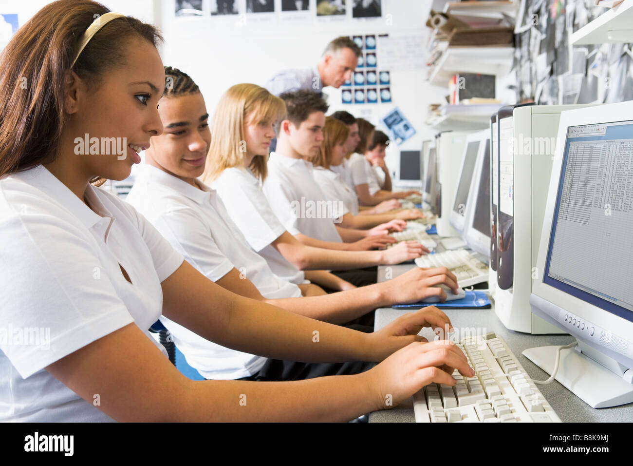 14 aged students classroom hi-res stock photography and images - Alamy