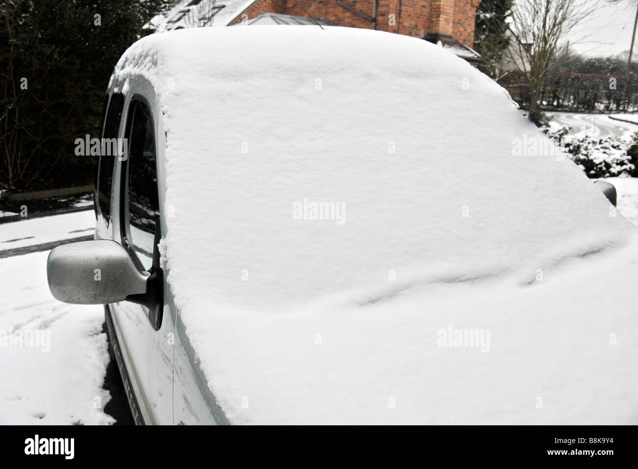Car bonnet snow covered hi-res stock photography and images - Alamy