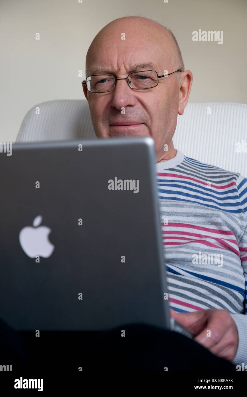 Old mac pc hi-res stock photography and images - Alamy