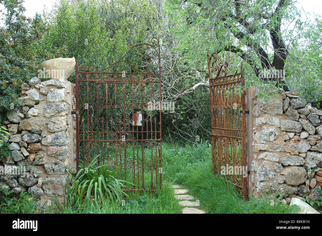 rusty garden gate Stock Photo - Alamy